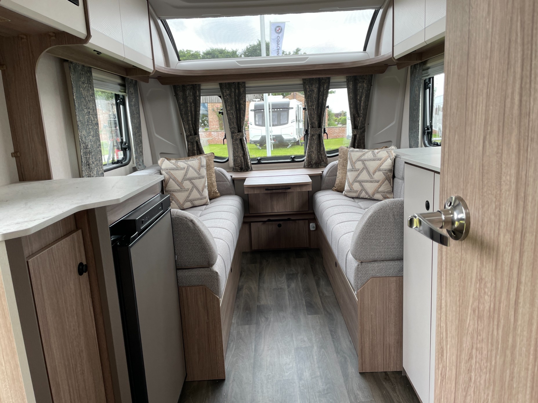 Coachman Acadia 460 (2025) - Display Model - for Sale - Dealer