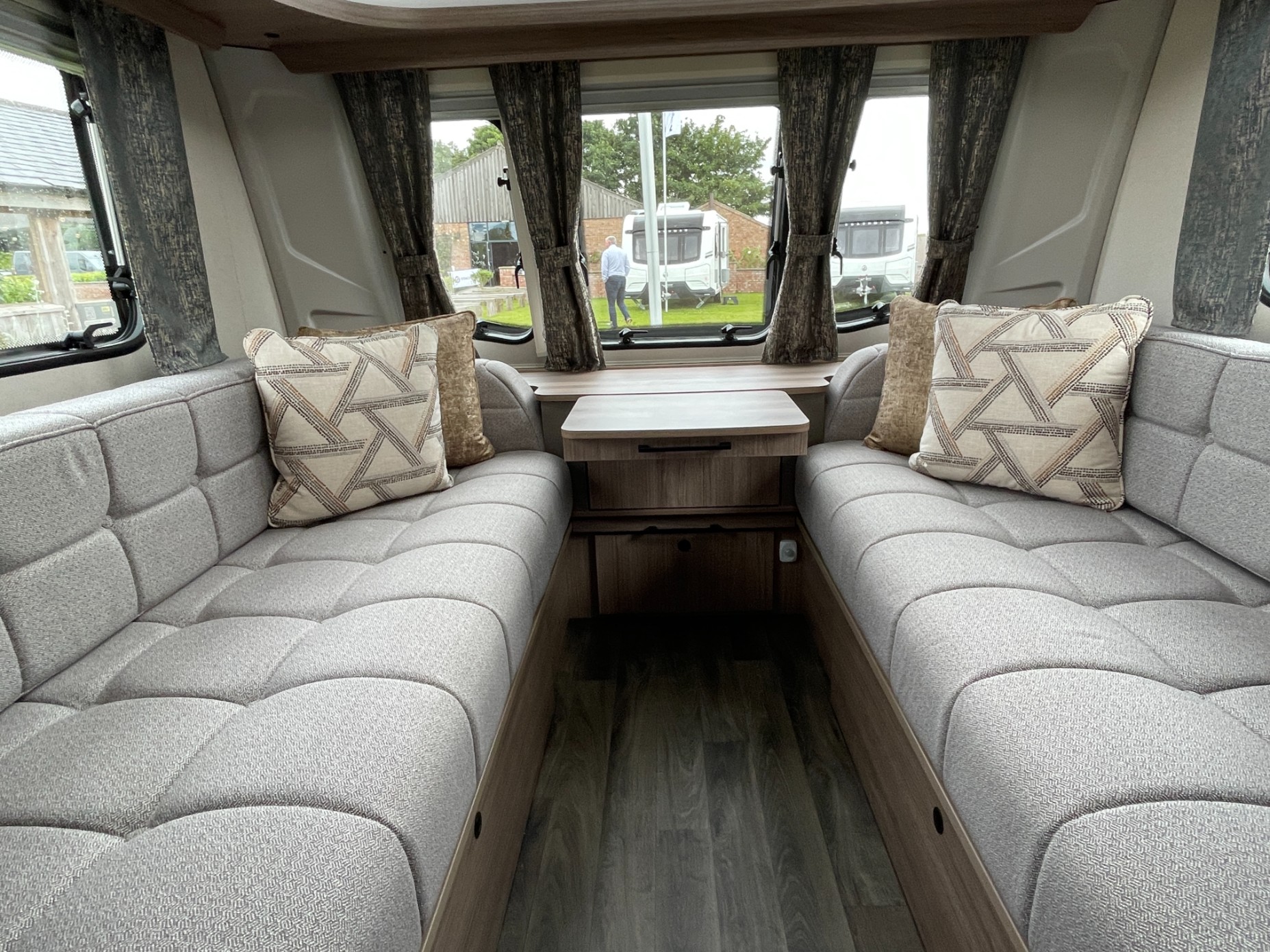 Coachman Acadia 460 (2025) - Display Model - for Sale - Dealer