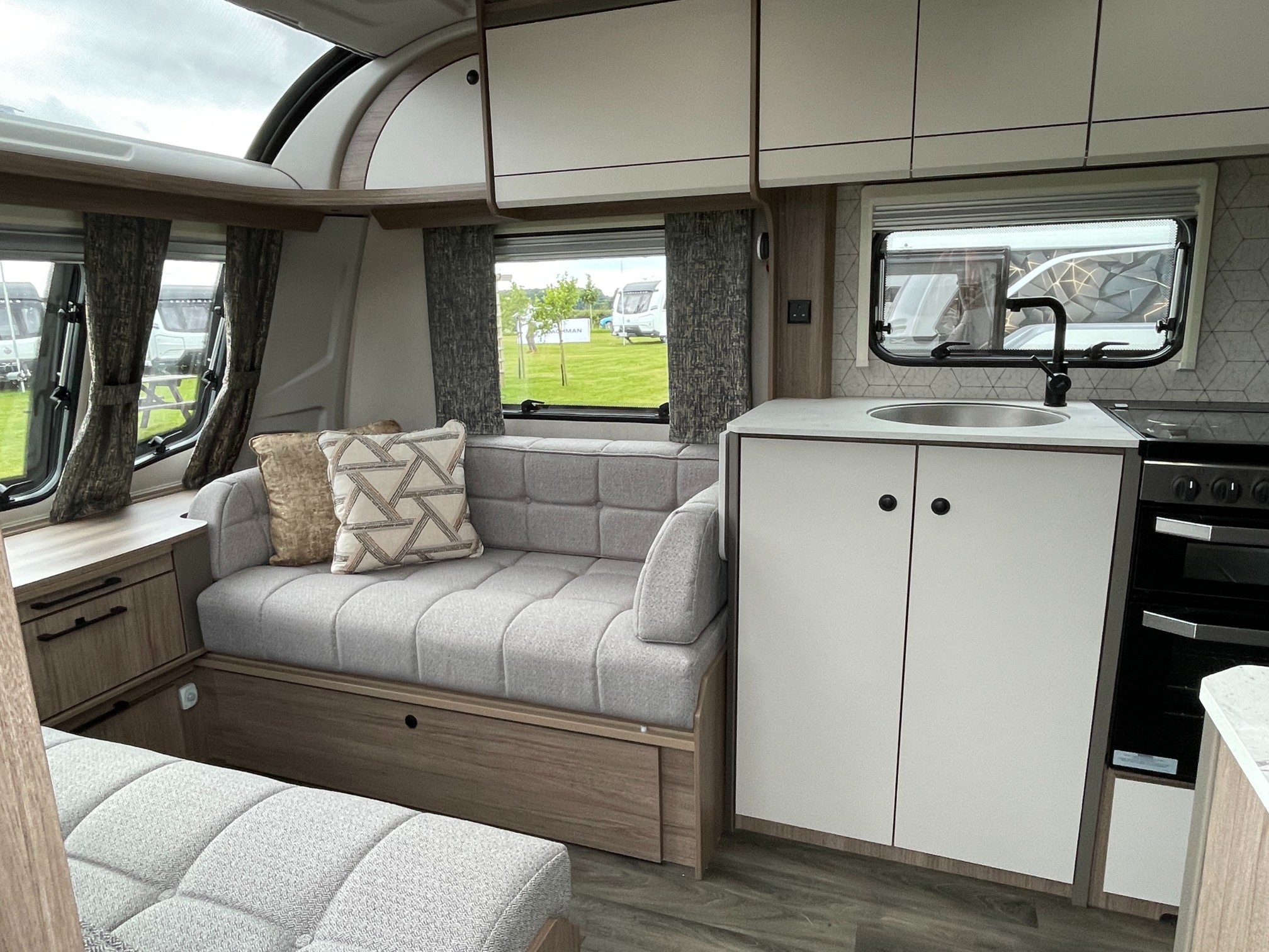 Coachman Acadia 575 (2025) - Display Model - for Sale - Dealer
