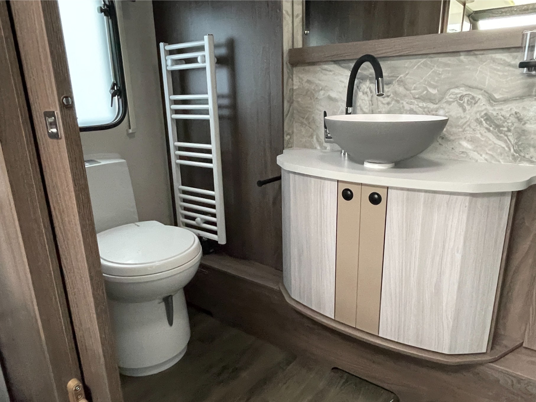 Coachman Lusso 2 (2025) - Display Model - for Sale - Dealer