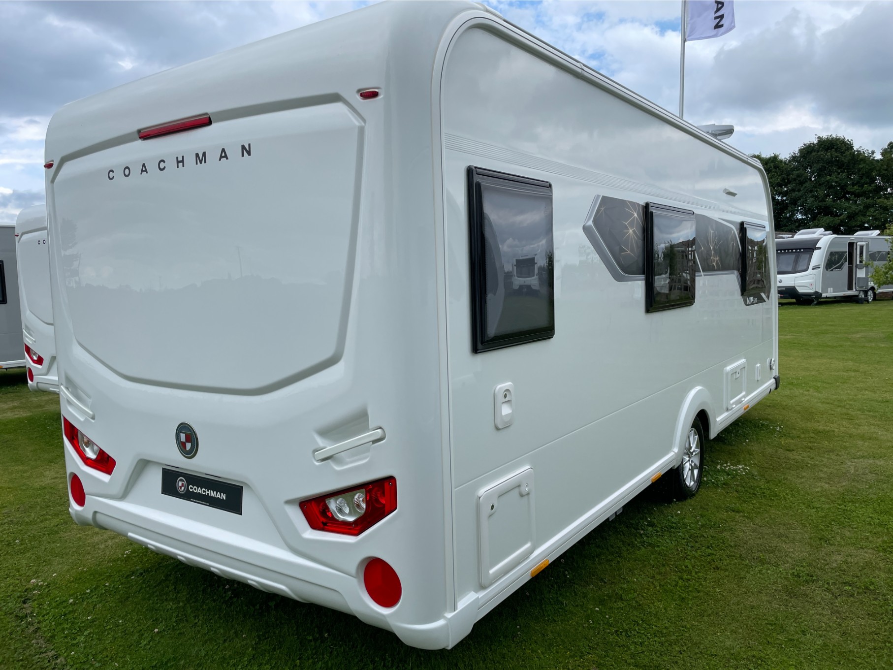 Coachman VIP 520 (2025) - Display Model - for Sale - Dealer